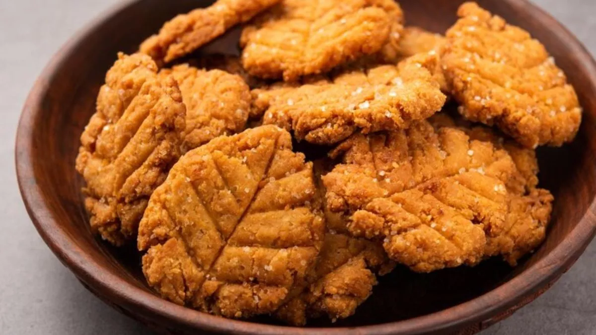 Chhath Puja Thekua Recipe: छठ पूजा पर ही क्यों बनाया जाता है ठेकुआ ...