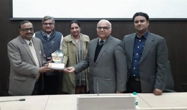 शोधार्थियों को गुणवत्तापूर्ण शोध प्रकाशन पर ध्यान केंद्रित करना चाहिए ...