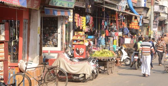 साप्ताहिक बंदी का मखौल, खुली रहीं दुकानें - shops open in weekly off ...