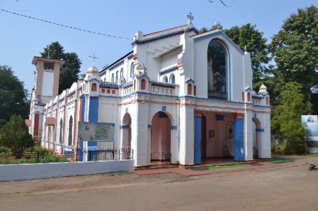 सौ साल की यादें समेटे है हमीरपुर चर्च