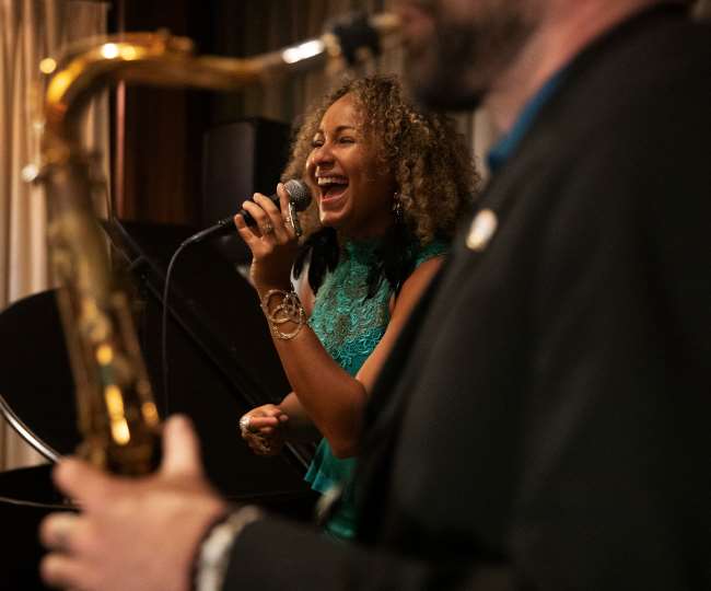 म्यूजिक का रखते हैं शौक, तो यूएसए के इन 3 शहरों का सफर बिल्कुल न करें ...