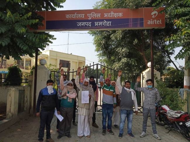 हमारे बेटे की हुई थी हत्या रिपोर्ट दर्ज कराओ - Our son was killed file ...