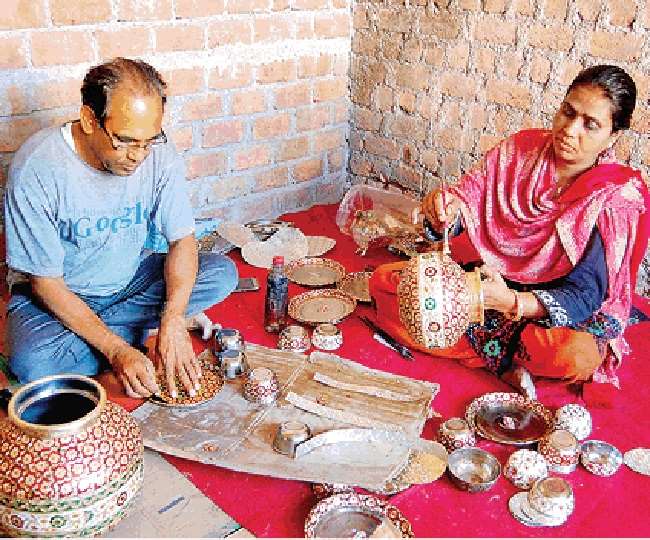 सोने की बारीक कारीगरी से कांच पर उभरता थेवा आर्ट दोबारा पहचान दिलाने की ...