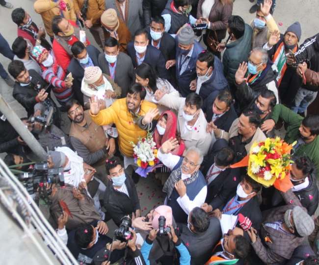 कांग्रेस प्रत्याशी पंखुड़ी पाठक के डोर-टू-डोर कैंपेन में टूटा कोविड ...