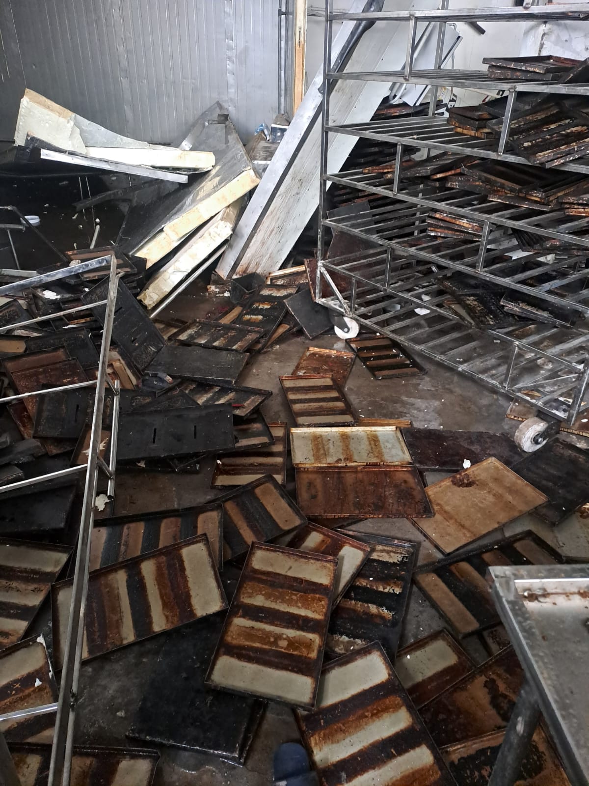 Agra Oven Explodes: आगरा की बेकरी में फटा ओवन, 13 कर्मचारी झुलसे ...