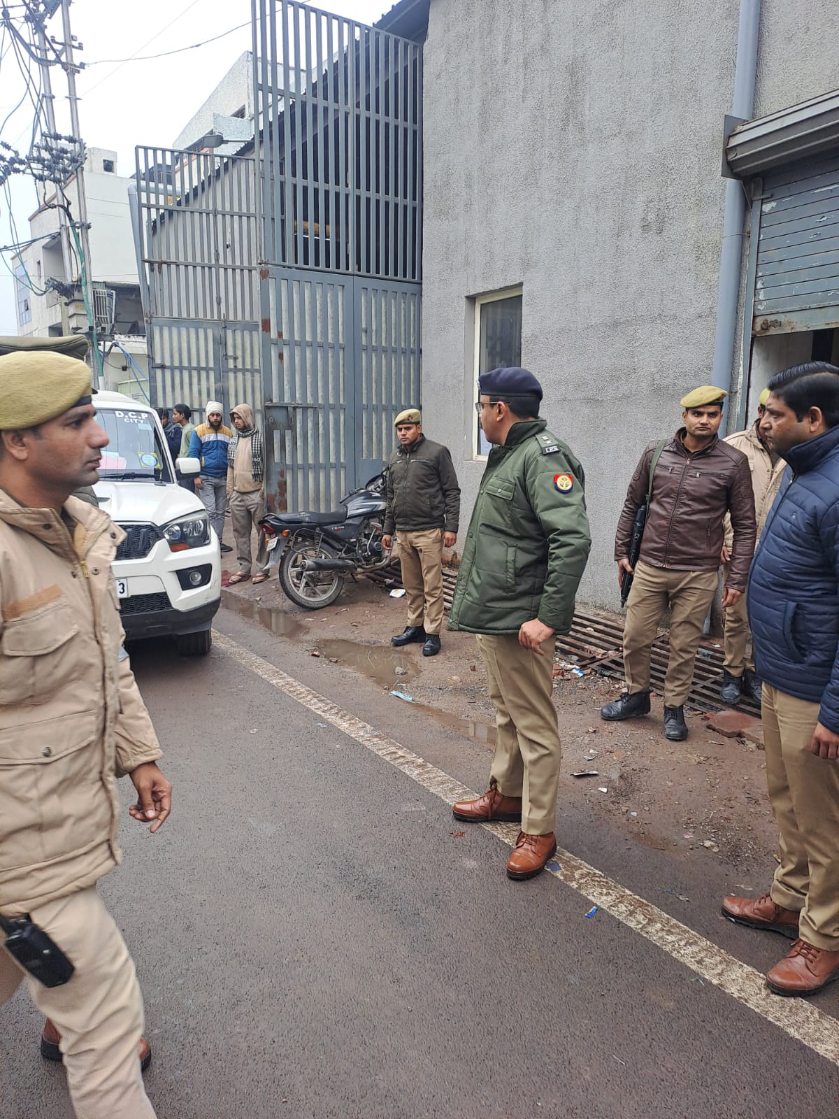 Agra Oven Explodes: आगरा की बेकरी में फटा ओवन, 13 कर्मचारी झुलसे ...