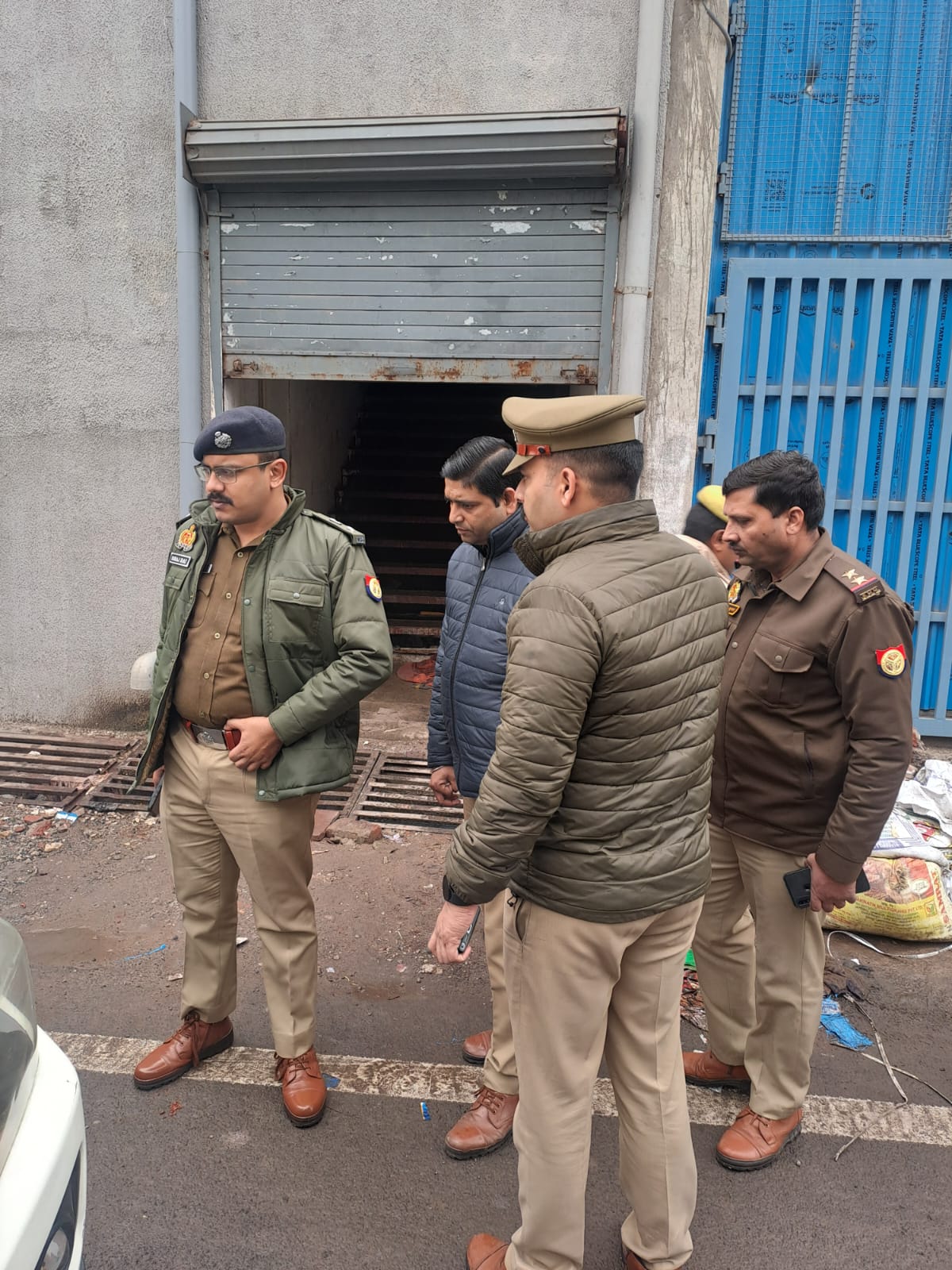 Agra Oven Explodes: आगरा की बेकरी में फटा ओवन, 13 कर्मचारी झुलसे ...