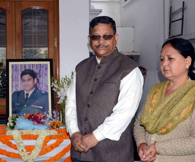 शहीद मेजर चित्रेश बिष्ट को नम आंखों से किया याद Dehradun News ...