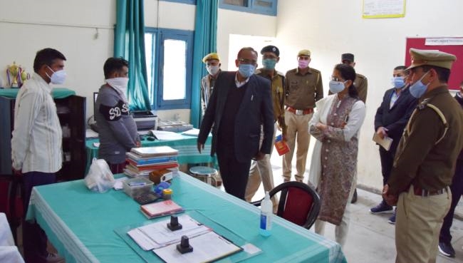 जेल में निरीक्षण करने पहुंची डीसी, कैदी बोले मैडम स्किल विकसित करने के ...