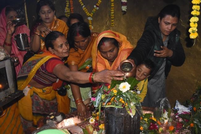 वसंतोत्सव में बही भक्ति की बयार, शिवालयों में गूंजे जयकारे - Winds of ...