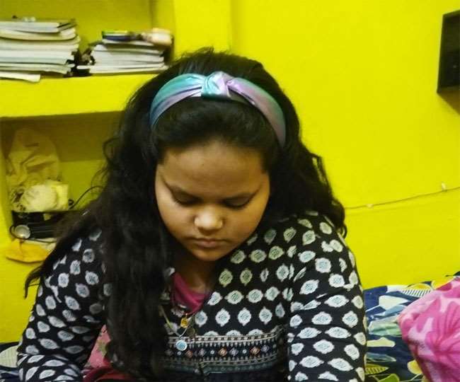 पटना की जयश्री सिन्‍हा नौ भाषाओं में गाती हैं गाने, तीन साल पहले चली गई थी आंख की रोशनी - Patna ...