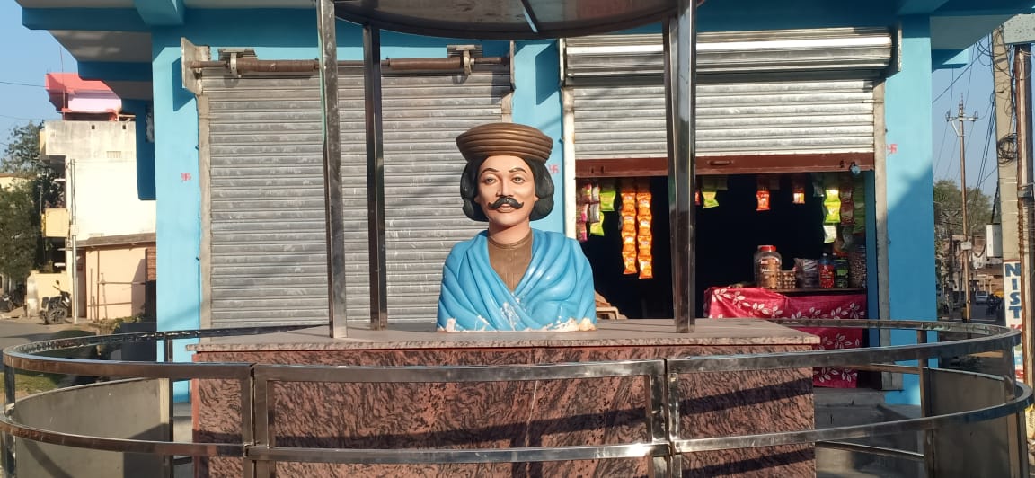 यहां एक ही कब्र में अस्त्र-शस्त्र के साथ दफनाए गए हैं 56 अंग्रेज सैनिक ...