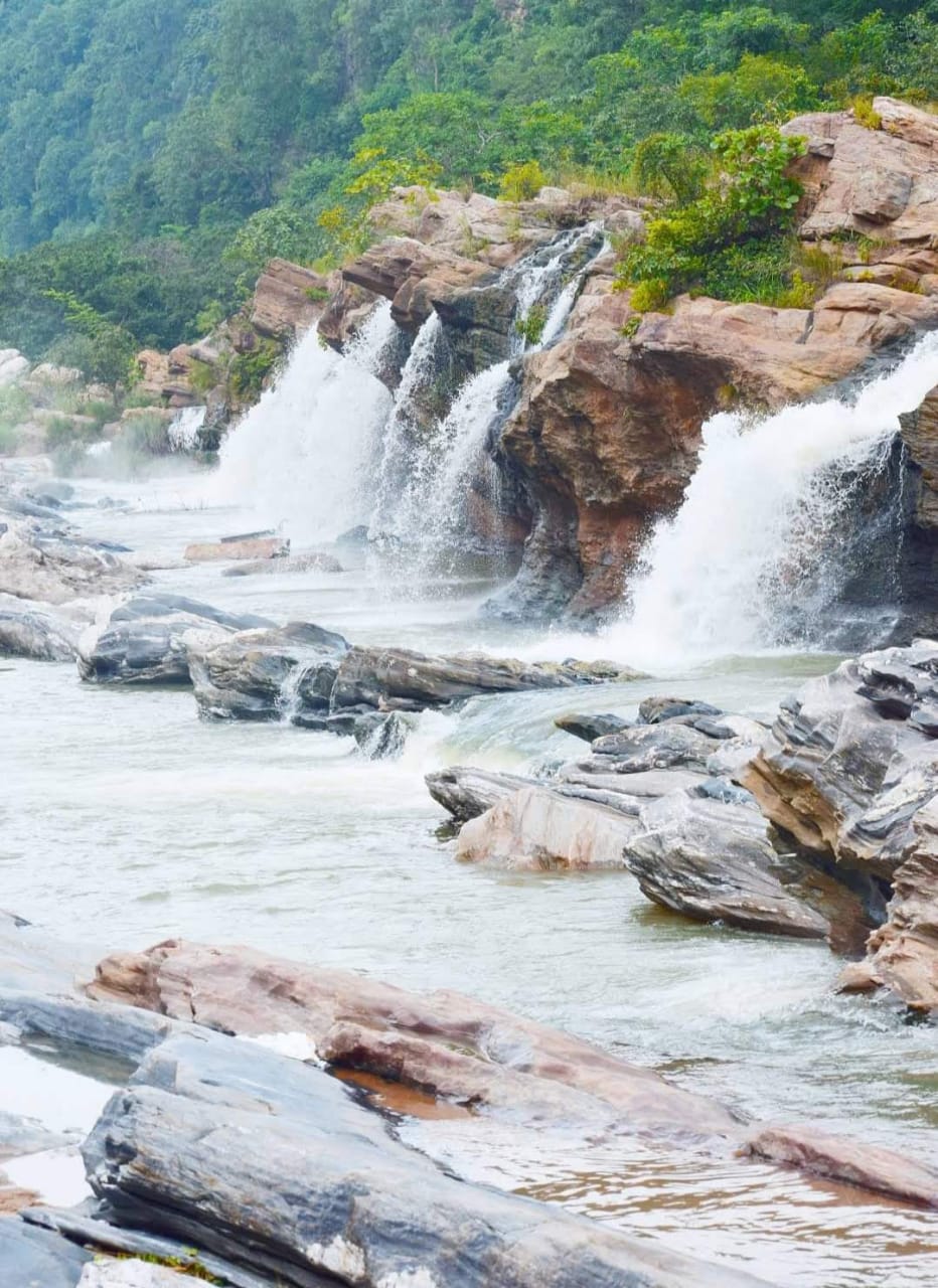 यहां एक ही कब्र में अस्त्र-शस्त्र के साथ दफनाए गए हैं 56 अंग्रेज सैनिक ...