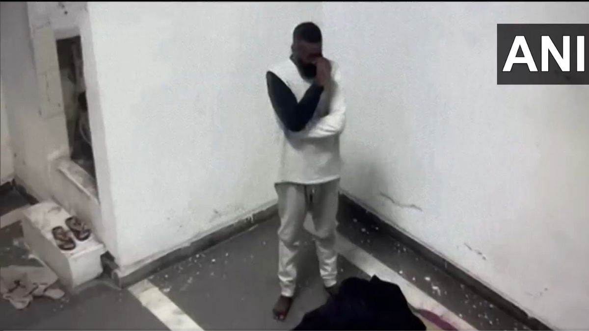 Delhi: जेल में बंद सुकेश का आरोप- मुझे और मेरी पत्नी को प्रताड़ित कर ...