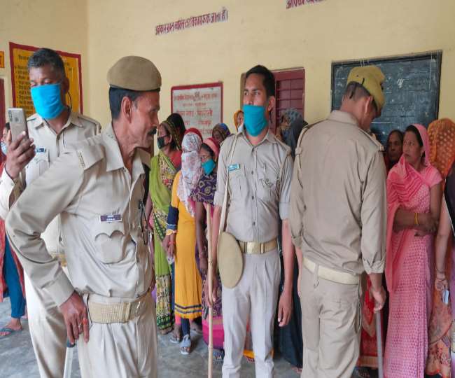 सीसी कैमरे से होगी स्ट्रांग रूम की निगरानी, गोरखपुर में 20 जगहों पर ...