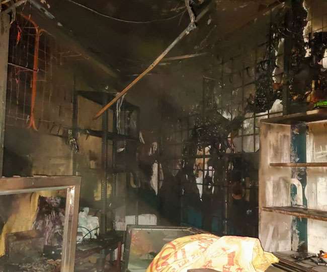 शार्ट सर्किट होने से टेलीकाम दुकान में लगी आग, सारा सामान जलकर राख, हुआ ...