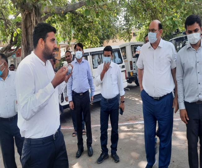 मेरठ के नवनियुक्त जिलाधिकारी दीपक मीणा ने कार्यभार संभाला, इलेक्ट्रिकल ...