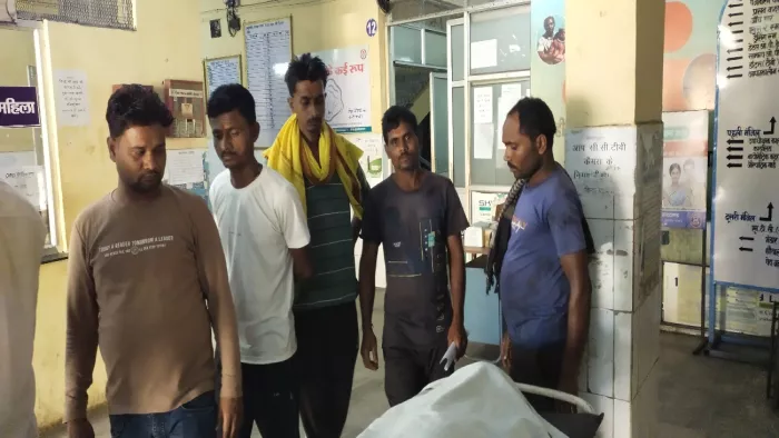 Bokaro News: रील बनाने के चक्कर में 30 फीट नीचे गिरे किशोर की मौत, घर ...