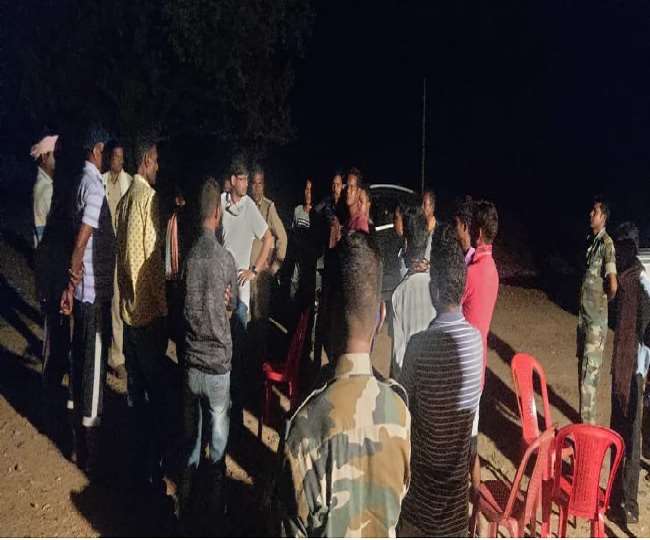 बैरियर को लेकर छत्तीसगढ़ और ओडिशा सीमा पर तनाव मौके पर पहुंचे ...