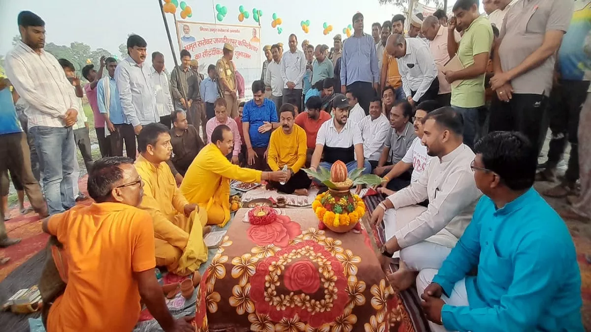 UP का सबसे बड़ा अमृत सरोवर बनेगा ये तालाब, एक महीने में काम होगा पूरा ...