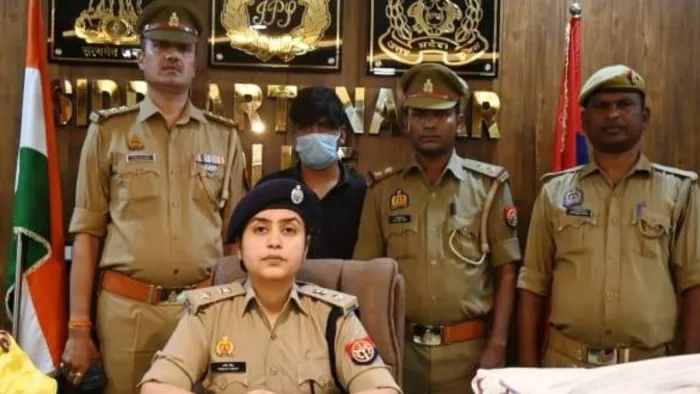 तालाब के बगल गलत काम करता था युवक, पुलिस ने दौड़ाकर पकड़ा; SP प्राची ...