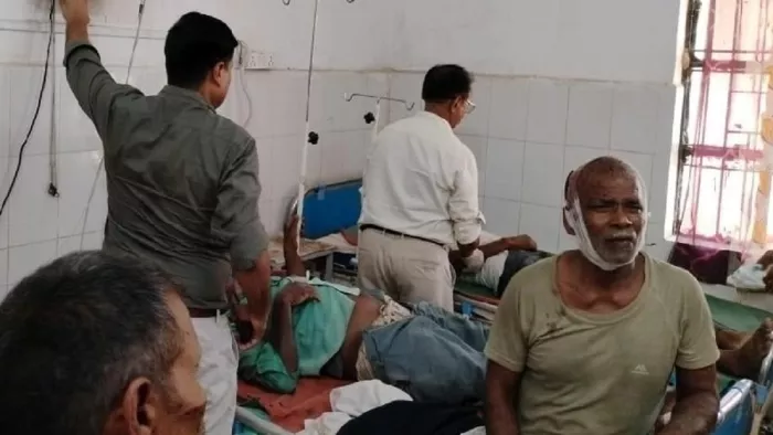 Sonbhadra News: ओवरटेक के दौरान पलटा ऑटो, मां-बेटे की मौत; 12 घायल - Sonbhadra News Auto ...