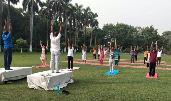 योग दिवस मनाने के लिए कराया गया योगाभ्यास - Yoga practice done to ...