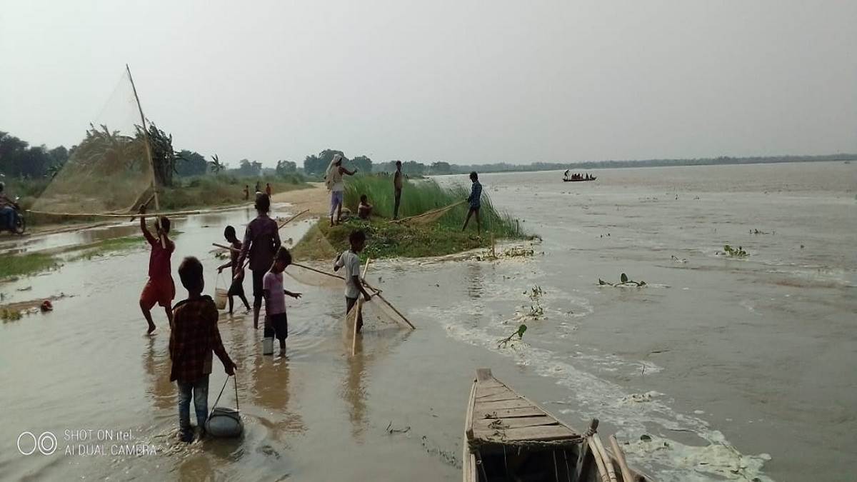 बारिश से पहले ही शिवहर में स्टेट हाइवे पर फैला पानी, चंदौली और औराई में चचरी पुल बहे - Even ...
