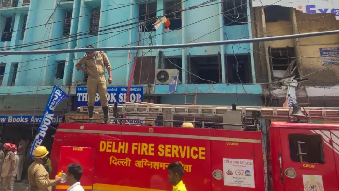 Delhi Fire: दिल्ली के एक भी कोचिंग सेंटर के पास नहीं फायर NOC, सीढ़ियों की हालत ऐसी... बेमौत ...