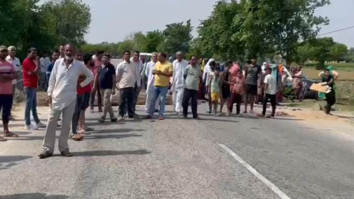 Rewari News: शराब ठेका के विरोध में कोसली-रेवाड़ी मार्ग पर लगाया जाम ...