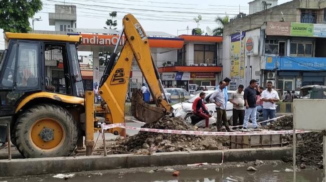 बिना सर्वे किए सड़कों की खुदाई सीवरेज ओर वाटर सप्लाई लाइन डैमेज