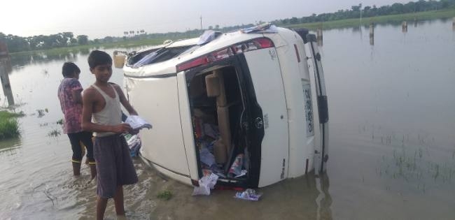 सड़क दुर्घटना के बाद दंपती का शव पहुंचते ही मचा कोहराम - After the ...