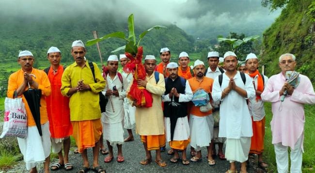 उत्तरौड़ा से बेटी की तरह विदा किए कदली वृक्ष - Kadali tree departed ...