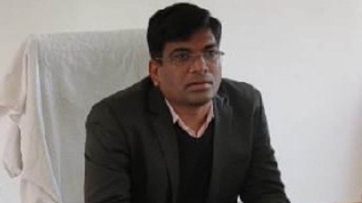 IAS Syed Riaz Ahmed: यौन उत्पीड़न के आरोपी खूंटी के निलंबित IAS अधिकारी ...