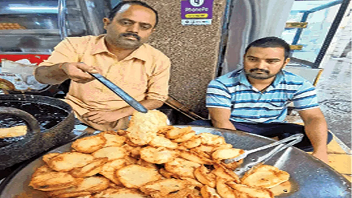 Punjab Street Food: अमृतसर के खीर पूड़े के लोग दीवाने, सावन में बनते ...