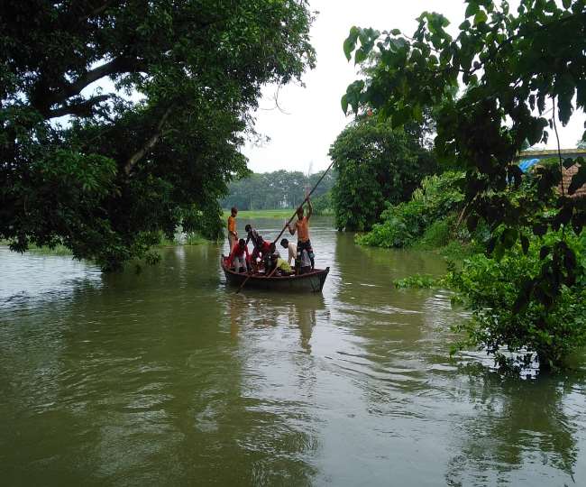 इस जिले में बूढ़ी राप्‍ती नदी का कहर, कई गांव घिर गए पानी से - Budhi ...