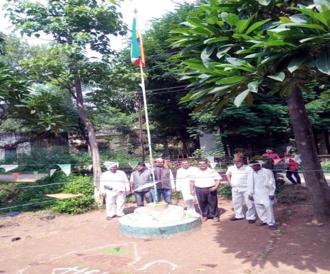 Bihar: तिरंगे का महत्‍व नहीं जानते बिहार सरकार के अधिकारी, दाउदनगर ब् ...