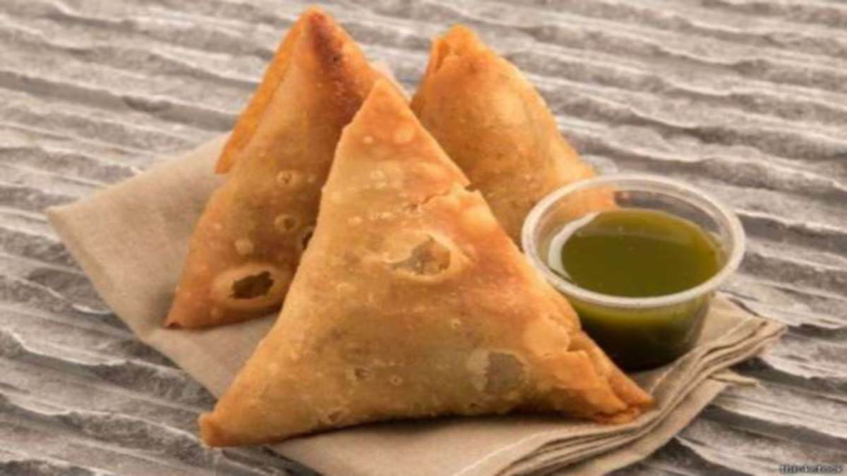 Prayagraj Famous Food: प्रयागराज में खस्ता-दमालू व Samosa का स्‍वाद ...
