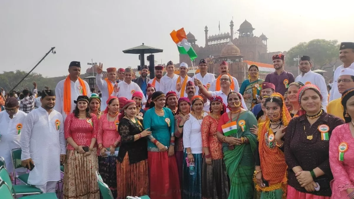 Uttarakhand: लाल किले पर दिखी उत्तराखंडी परिधान की झलक, जौनसारी पहनावे ...