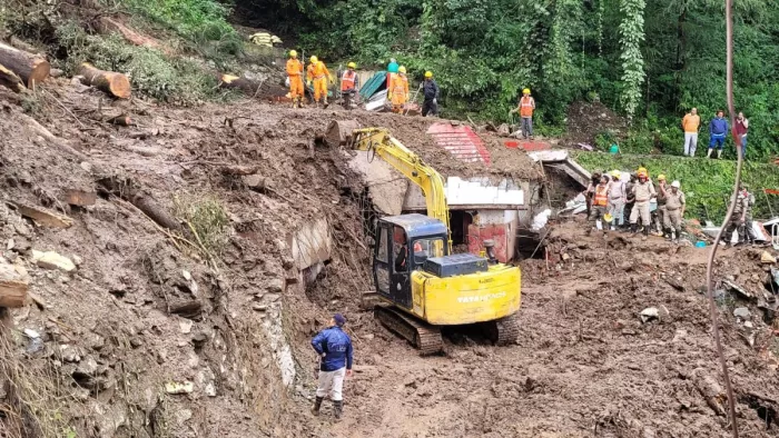 Shimla Shiv Temple Landslide: लैंडस्लाइड में एक परिवार की तीन पीढ़ियां हुईं खत्म, एकसाथ दर्शन ...