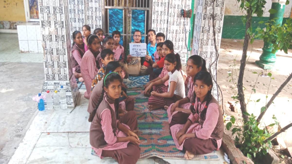 Facebook Live करने वाली आगरा की दिव्यांग शिक्षिका को जबरन धरने से उठाया ...