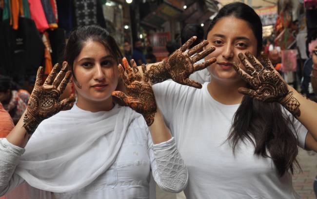 करवाचौथ कल, शुभ मुहूर्त में करें पूजन - karvacouth ka brat tomarro ...