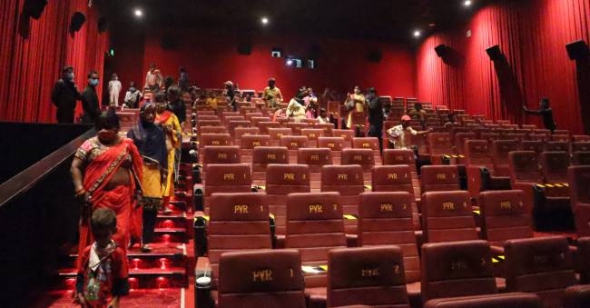 पहले दिन पीवीआर में चले दो शो, आज से छह - Two shows in PVR on the first ...