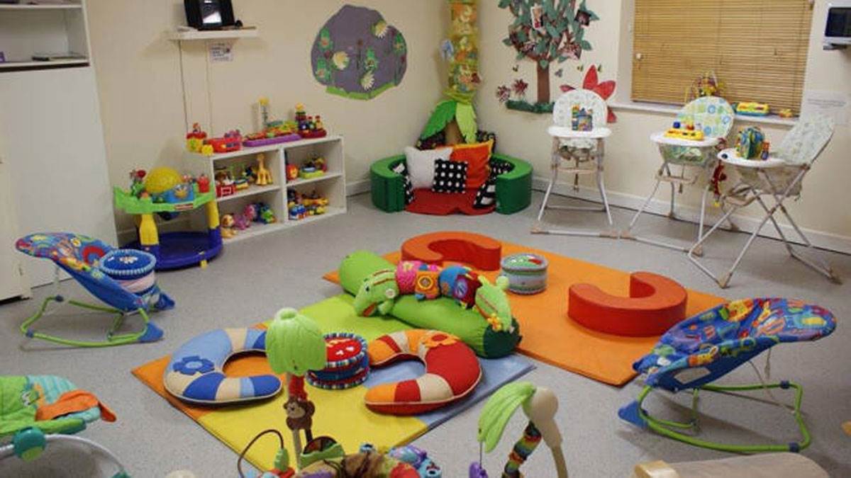 अब Dehradun में महिलाएं बेफिक्र करेंगी काम, क्रैच बिल्डिंग में होगी ...