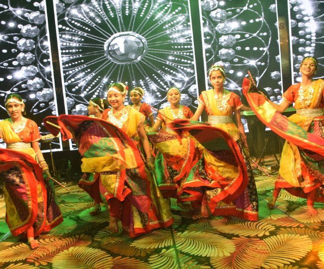 कानपुर में इंडियन आइडल फेम पूजा चटर्जी की आवाज का चला जादू, खूब चटकीं ...