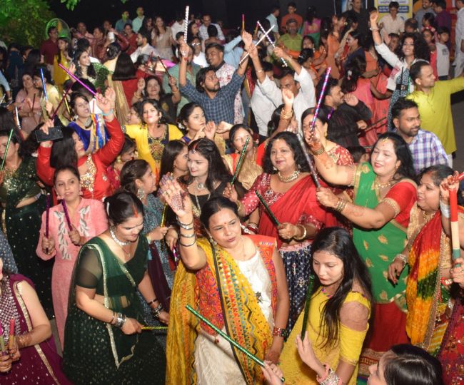 कानपुर में इंडियन आइडल फेम पूजा चटर्जी की आवाज का चला जादू, खूब चटकीं ...