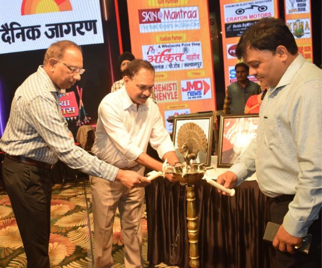 कानपुर में इंडियन आइडल फेम पूजा चटर्जी की आवाज का चला जादू, खूब चटकीं ...