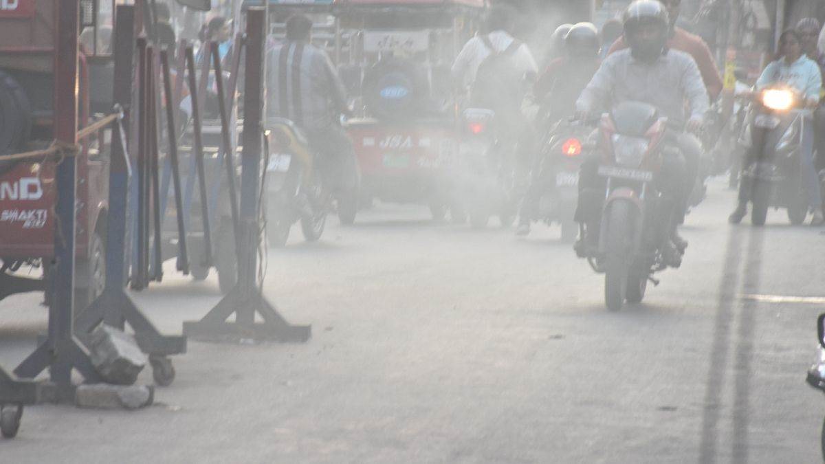 Kanpur Pollution News : सांसो के जरिए अंदर जा रहा जहर, AQI बढ़ने से शहर ...