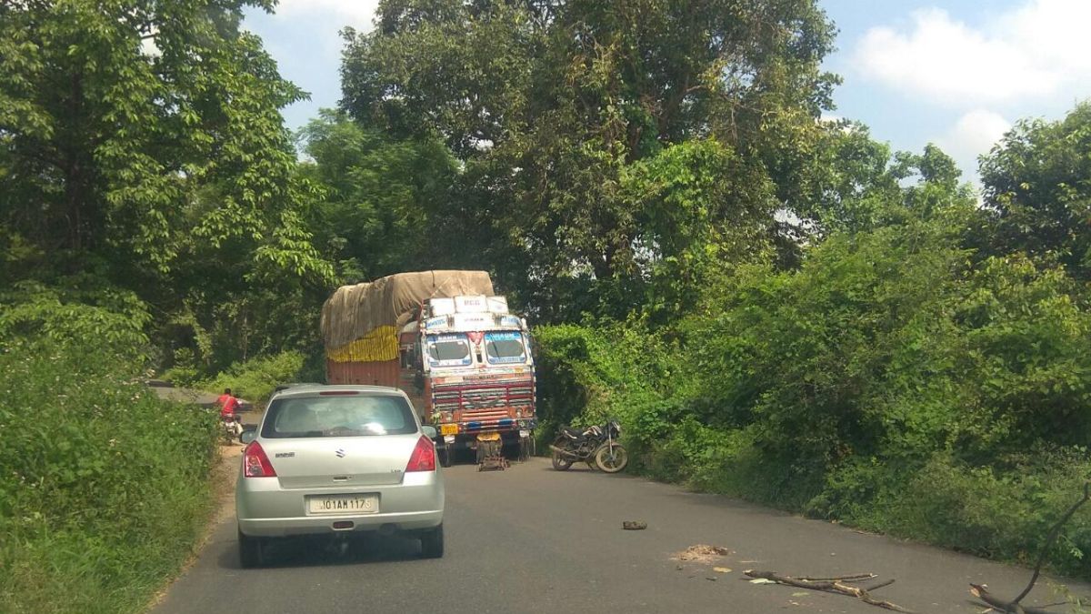 Latehar News: लातेहार में एक वर्ष में 98 सड़क दुर्घटनाएं, 16 लोगों की ...