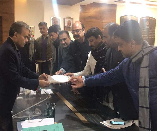 CAB Protest: AAP नेता मनीष सिसोदिया व अमानतुल्ला के खिलाफ भाजपा ने दी ...